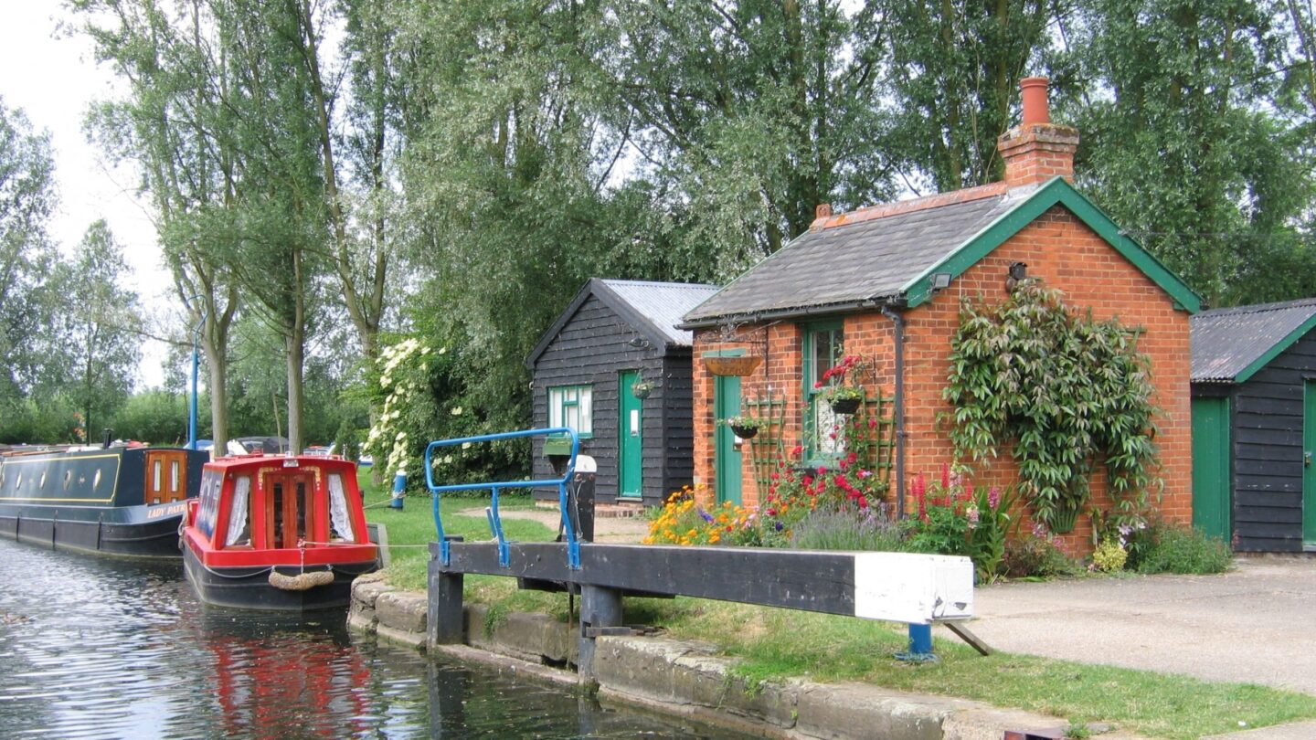 Paper Mill Lock - Essex Waterways
